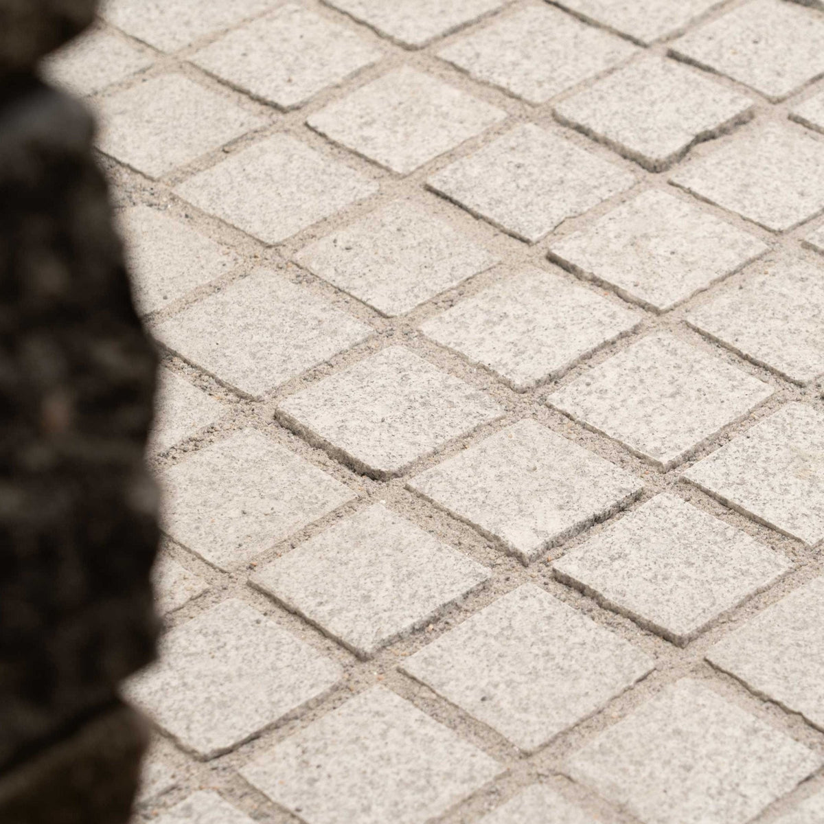 Köp Smågatsten Grå På Nät 500x500x30 | Stenbolaget Proffs ...